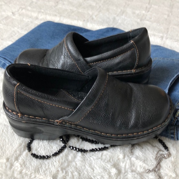 boc | Shoes | 7 Boc Black Clogs 2 Inch Heel Brown Stitching | Poshmark